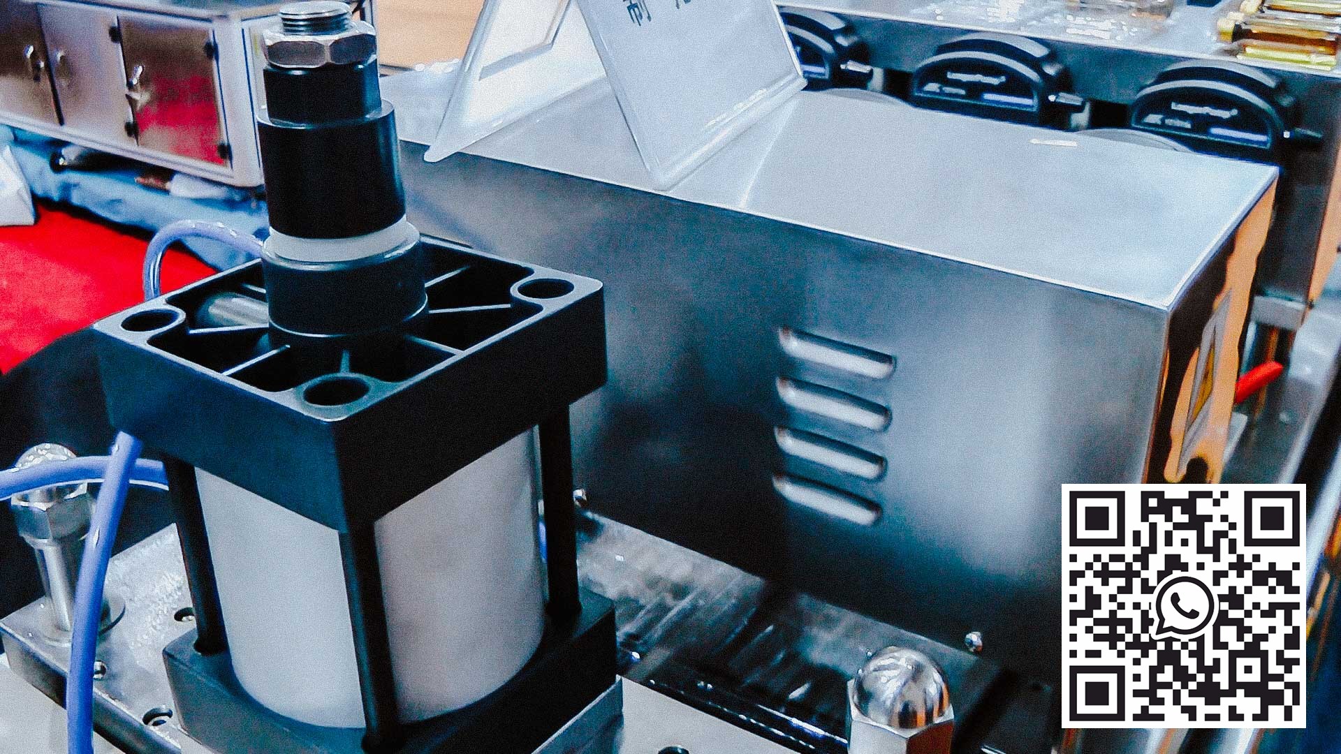 Máquina automática para a produção de bandejas de ferramentas em ...