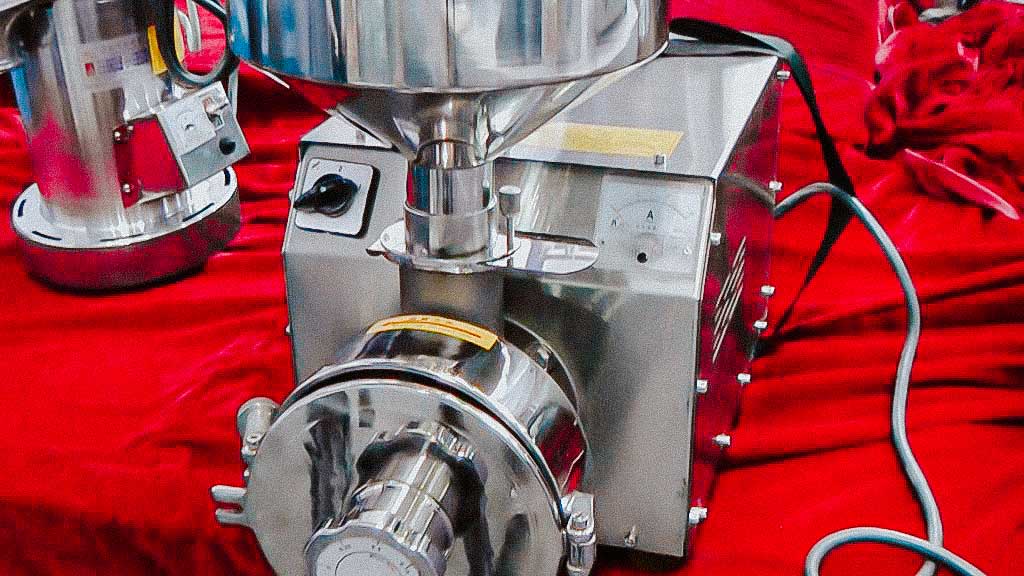 Mill grinding medicinal raw materials into powder for preparation of ...